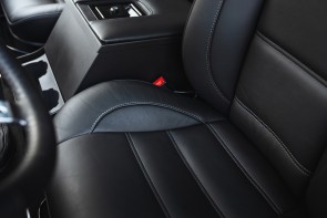 Custom Land Rover Defender for sale | Cobra | Restoration by Arkonik