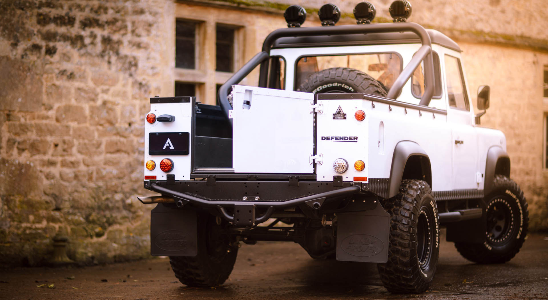 Custom Land Rover Defender for sale | Yeti | Restoration by Arkonik