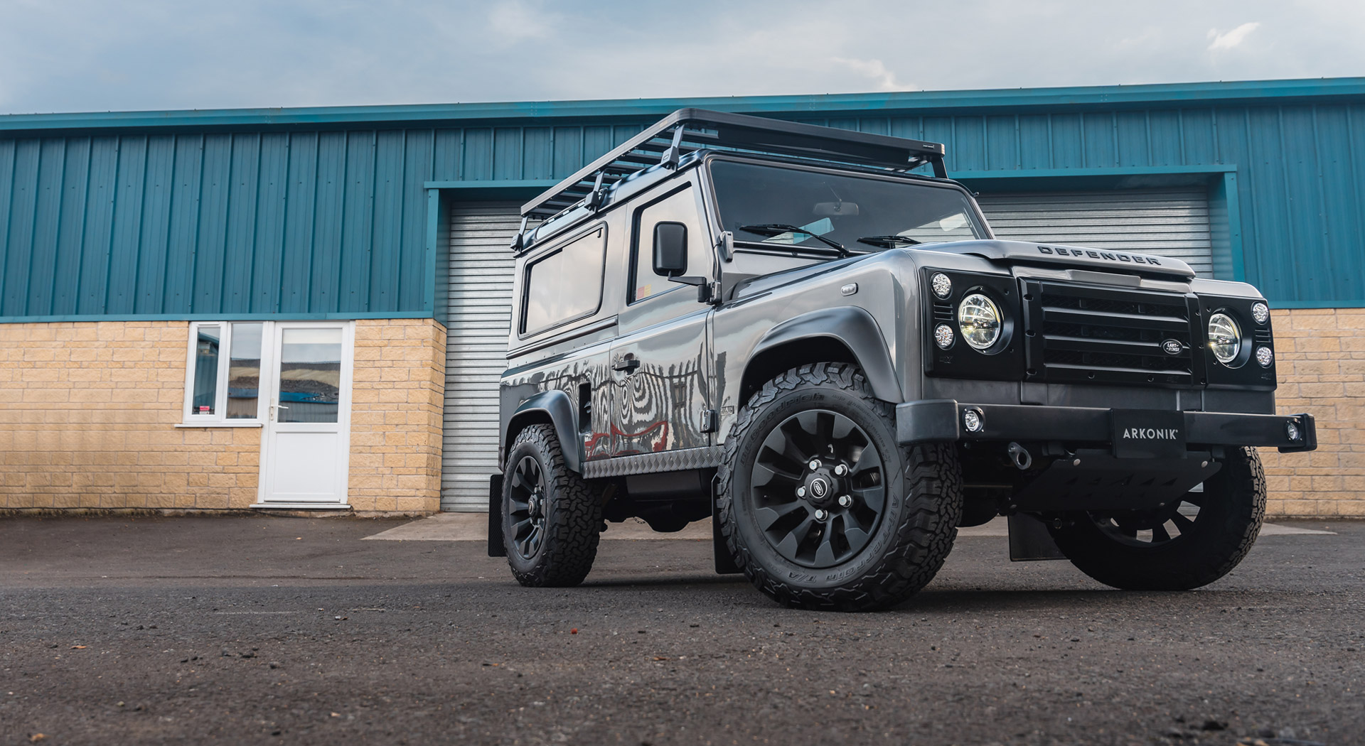 Custom Land Rover Defender for sale | Cobra | Restoration by Arkonik