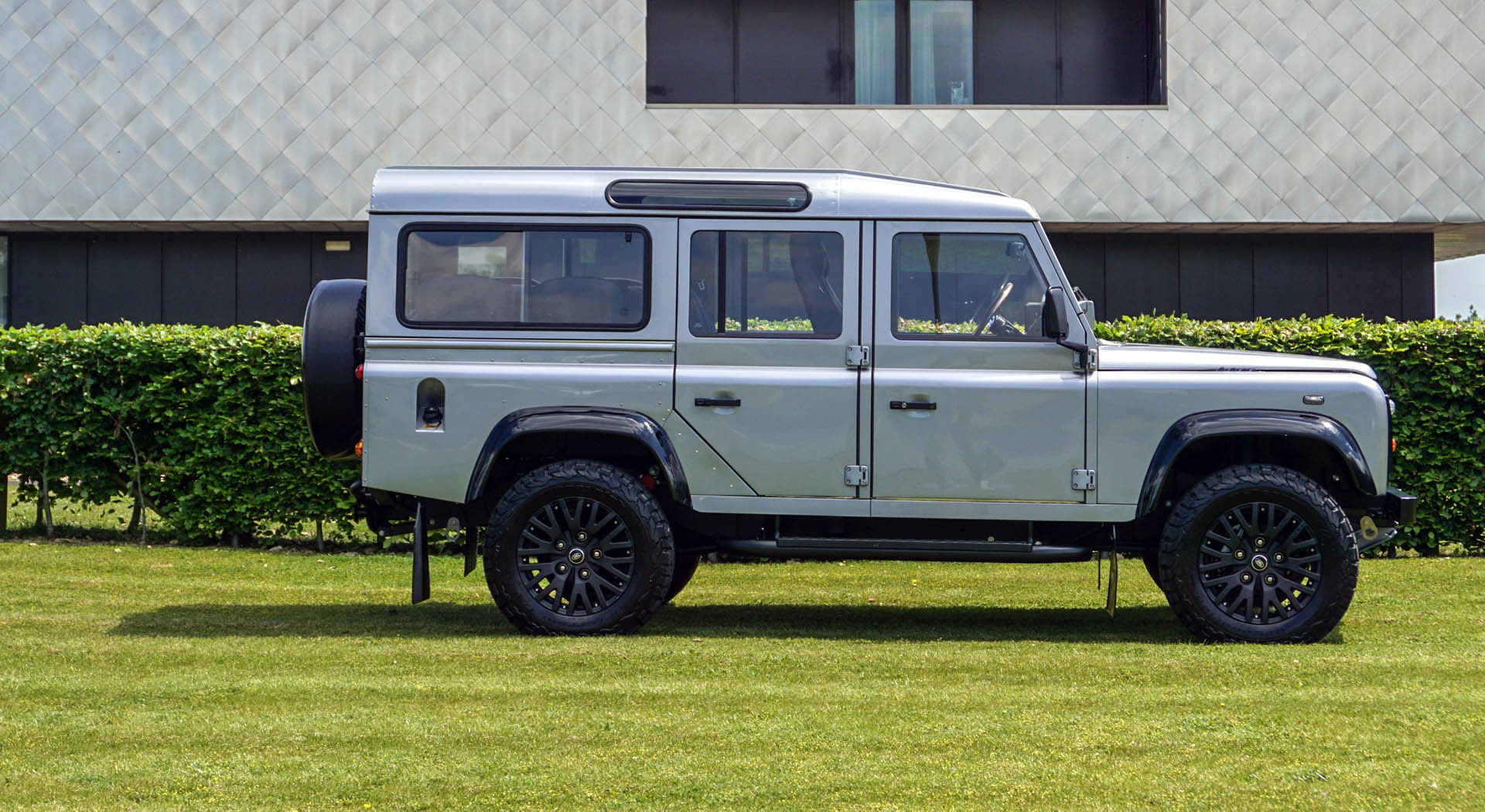 Custom Land Rover Defender for sale | Vector | Restoration by Arkonik
